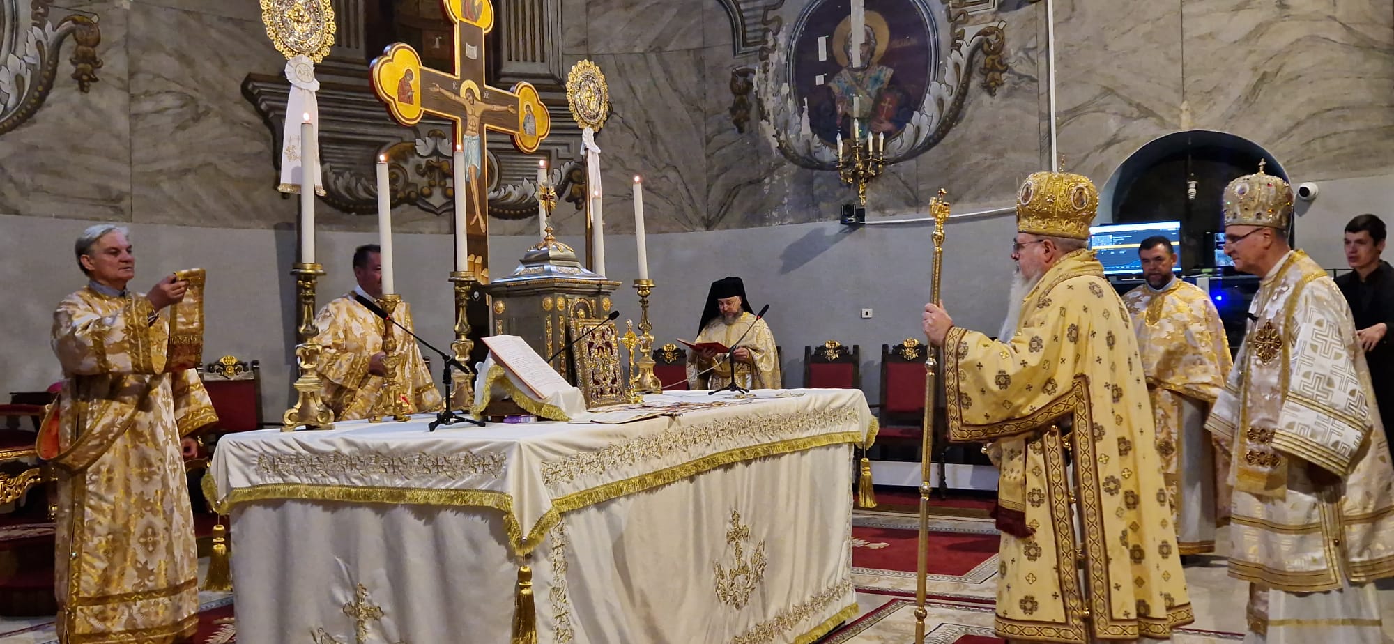 PSS Manuel Nin în Catedrala „Sf. Nicolae” din Oradea în duminica după ...