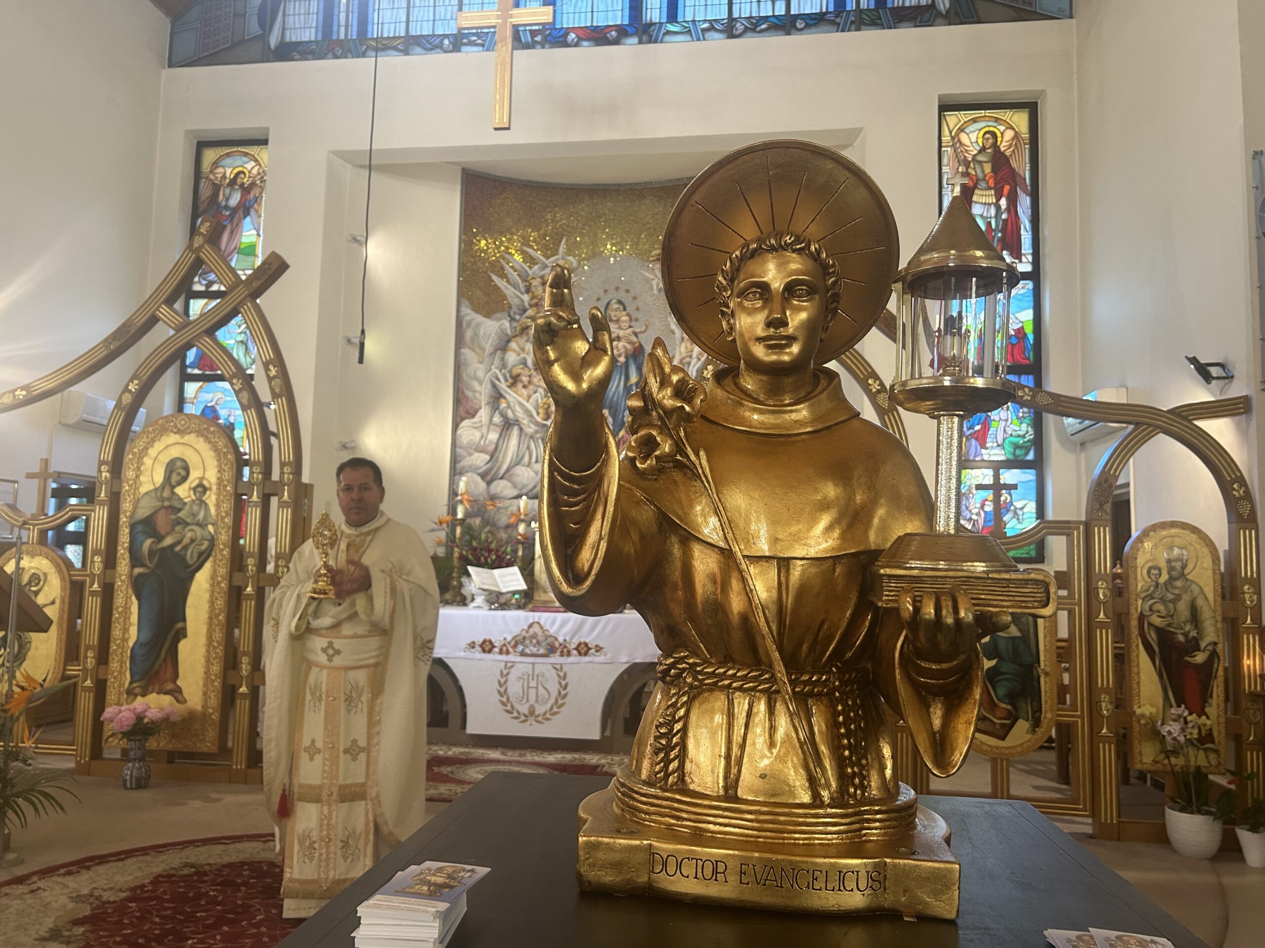 Relicvele Sfântului Anton de Padova, primite la Oradea cu speranță și ...